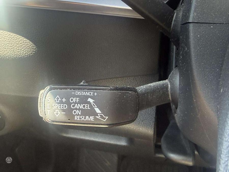 Black Skoda Karoq 2022 in Taurage, with an engine capacity of 1.97 L and mileage of 200 thousand km for 17900 €, photo 20 on AUTOMOTO.COM.LV