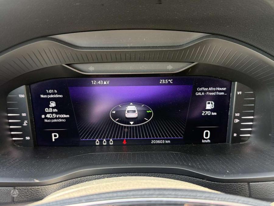 Black Skoda Karoq 2022 in Taurage, with an engine capacity of 1.97 L and mileage of 200 thousand km for 17900 €, photo 21 on AUTOMOTO.COM.LV