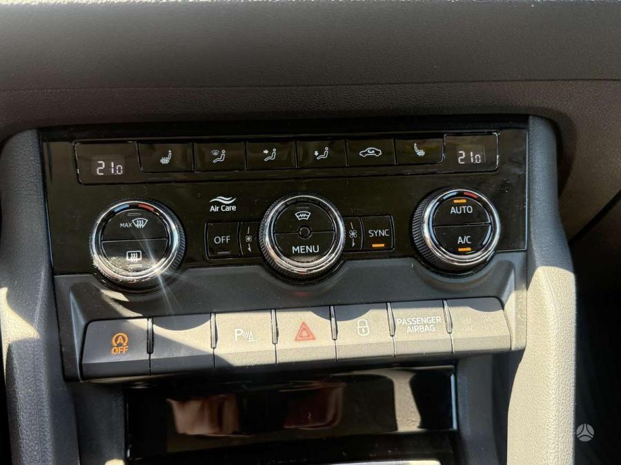 Black Skoda Karoq 2022 in Taurage, with an engine capacity of 1.97 L and mileage of 200 thousand km for 17900 €, photo 22 on AUTOMOTO.COM.LV