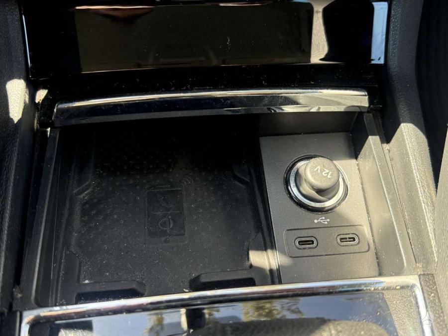 Black Skoda Karoq 2022 in Taurage, with an engine capacity of 1.97 L and mileage of 200 thousand km for 17900 €, photo 24 on AUTOMOTO.COM.LV