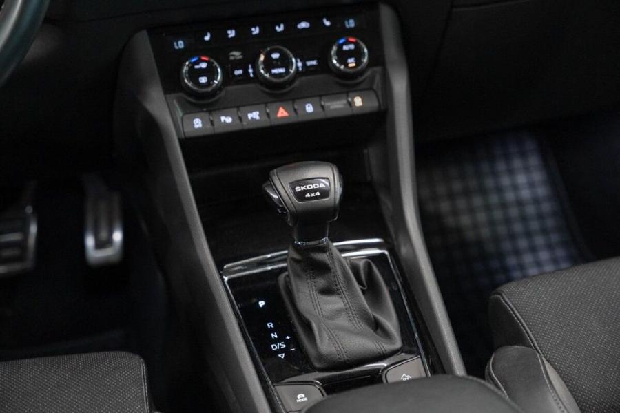 Melns Skoda Karoq 2022 Viļņa, ar dzinēja tilpumu 2.00 L un nobraukumu 147 tūkst. km par 24800 €, foto 23 vietnē AUTOMOTO.COM.LV
