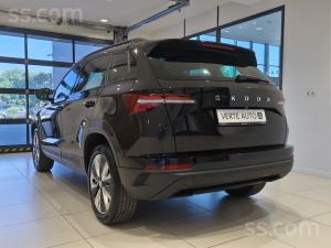 Black Skoda Karoq 2022 in Riga, with an engine capacity of 2.00 L and mileage of 147 thousand km for 19490 €, photo 5 on AUTOMOTO.COM.LV