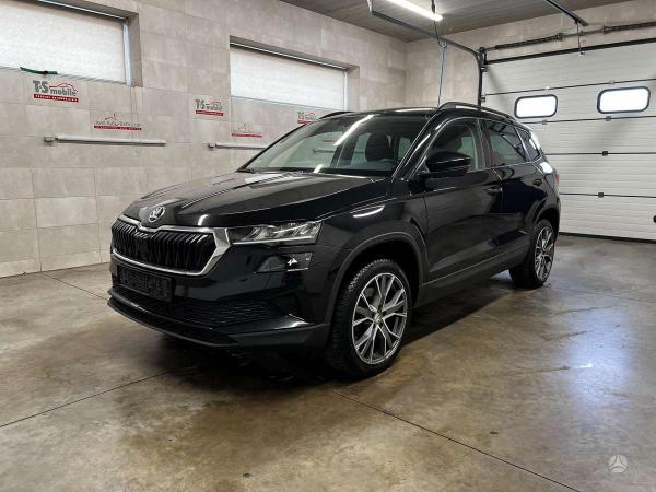 Melns Skoda Karoq 2022 Marijampole, ar dzinēja tilpumu 1.50 L un nobraukumu 195 tūkst. km par 16928 €, foto 1 vietnē AUTOMOTO.COM.LV