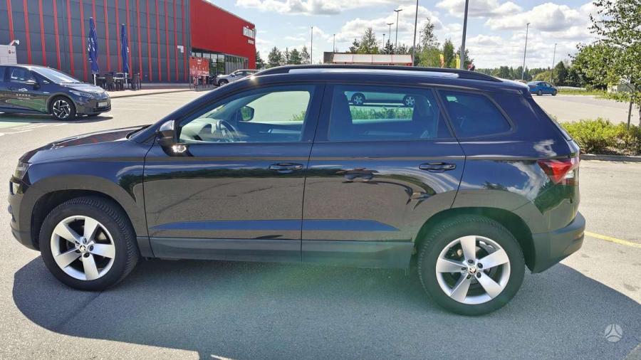 Melns Skoda Karoq 2022 Kauņa, ar dzinēja tilpumu 1.97 L un nobraukumu 300 tūkst. km par 11900 €, foto 3 vietnē AUTOMOTO.COM.LV