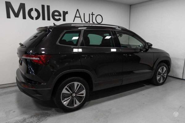 Black Skoda Karoq 2022 in Vilnius, with an engine capacity of 2.00 L and mileage of 159 thousand km for 19450 €, photo 4 on AUTOMOTO.COM.LV