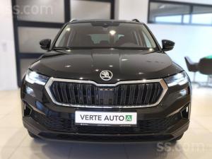 Melns Skoda Karoq 2023 Rīga, ar dzinēja tilpumu 1.50 L un nobraukumu 27 tūkst. km par 23990 €, foto 2 vietnē AUTOMOTO.COM.LV