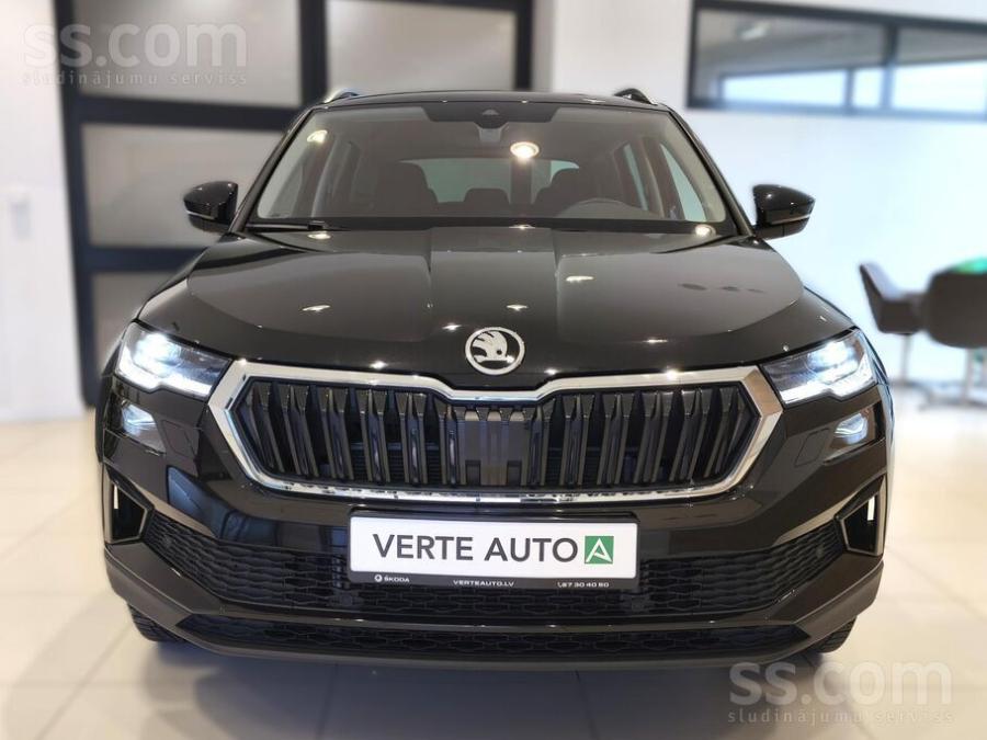 Melns Skoda Karoq 2023 Rīga, ar dzinēja tilpumu 1.50 L un nobraukumu 27 tūkst. km par 23990 €, foto 2 vietnē AUTOMOTO.COM.LV