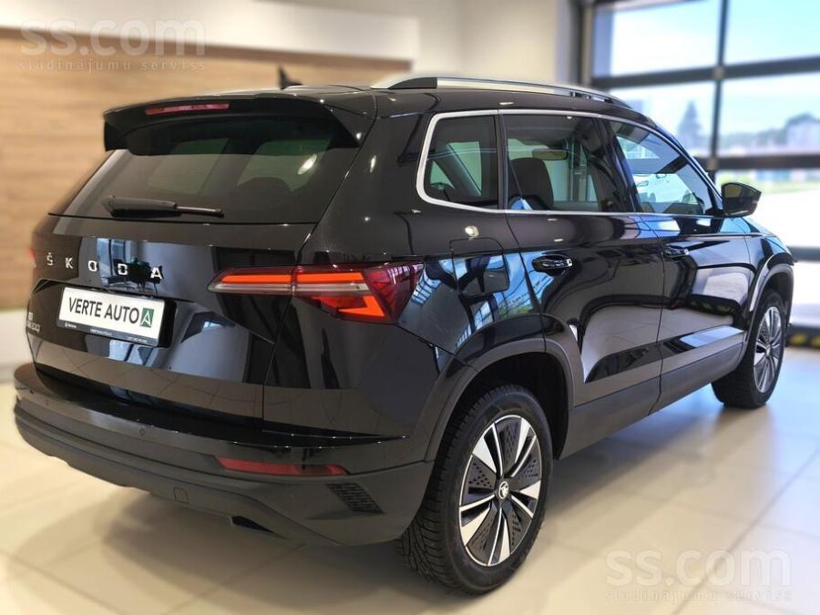 Melns Skoda Karoq 2023 Rīga, ar dzinēja tilpumu 1.50 L un nobraukumu 27 tūkst. km par 23990 €, foto 4 vietnē AUTOMOTO.COM.LV