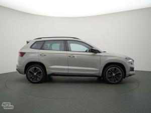 Black Skoda Karoq 2023 in Kaunas, with an engine capacity of 1.50 L and mileage of 36 thousand km for 31658 €, photo 3 on AUTOMOTO.COM.LV