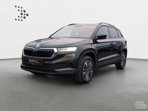 Melns Skoda Karoq 2023 Kauņa, ar dzinēja tilpumu 1.50 L un nobraukumu 27 tūkst. km par 28914 €, foto 2 vietnē AUTOMOTO.COM.LV