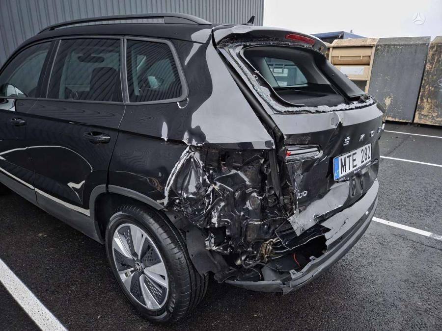 Black Skoda Karoq 2023 in Kaunas, with an engine capacity of 1.50 L and mileage of 46 thousand km for 8500 €, photo 9 on AUTOMOTO.COM.LV