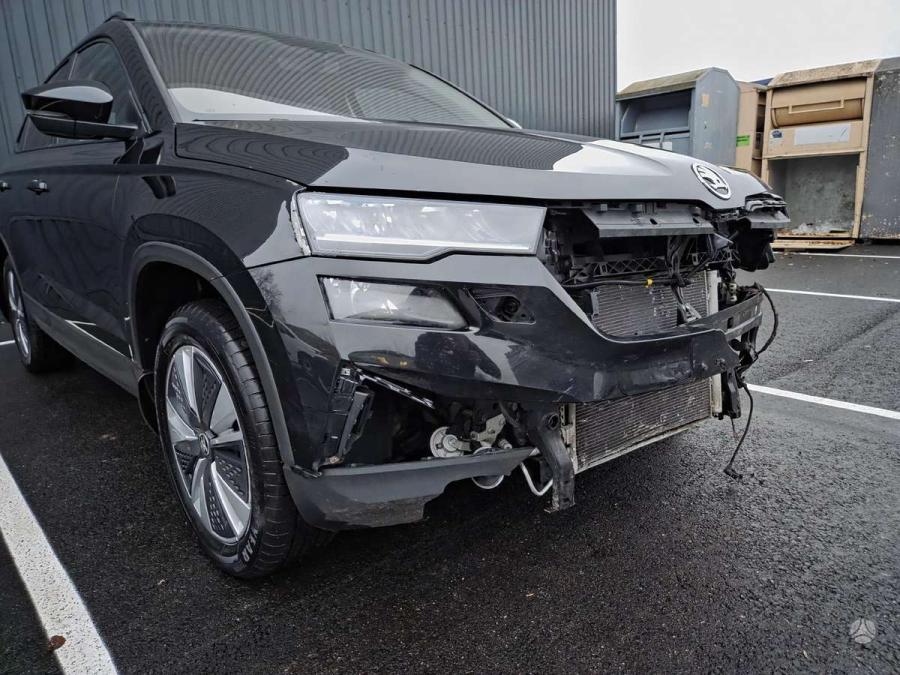 Black Skoda Karoq 2023 in Kaunas, with an engine capacity of 1.50 L and mileage of 46 thousand km for 8500 €, photo 12 on AUTOMOTO.COM.LV