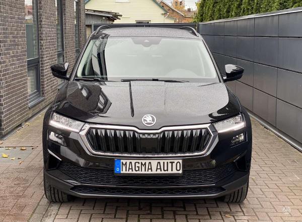 Black Skoda Karoq 2023 in Marijampole, with an engine capacity of 1.97 L and mileage of 55 thousand km for 24350 €, photo 3 on AUTOMOTO.COM.LV