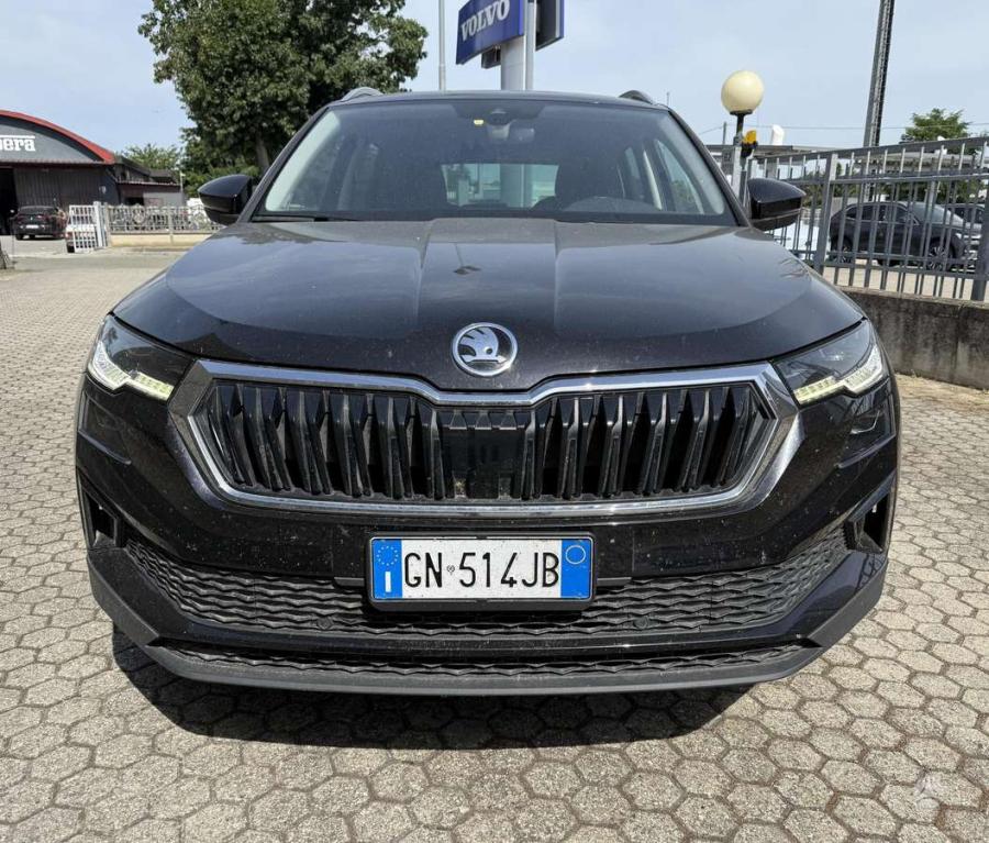 Black Skoda Karoq 2023 in Siauliai, with an engine capacity of 1.97 L and mileage of 178 thousand km for 16900 €, photo 3 on AUTOMOTO.COM.LV