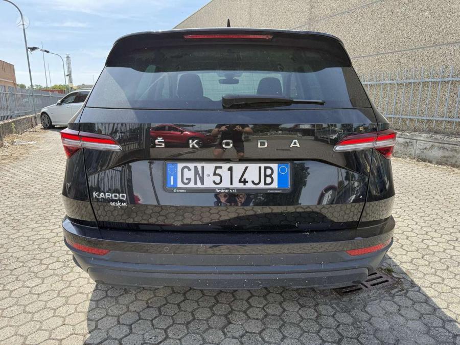 Black Skoda Karoq 2023 in Siauliai, with an engine capacity of 1.97 L and mileage of 178 thousand km for 16900 €, photo 6 on AUTOMOTO.COM.LV