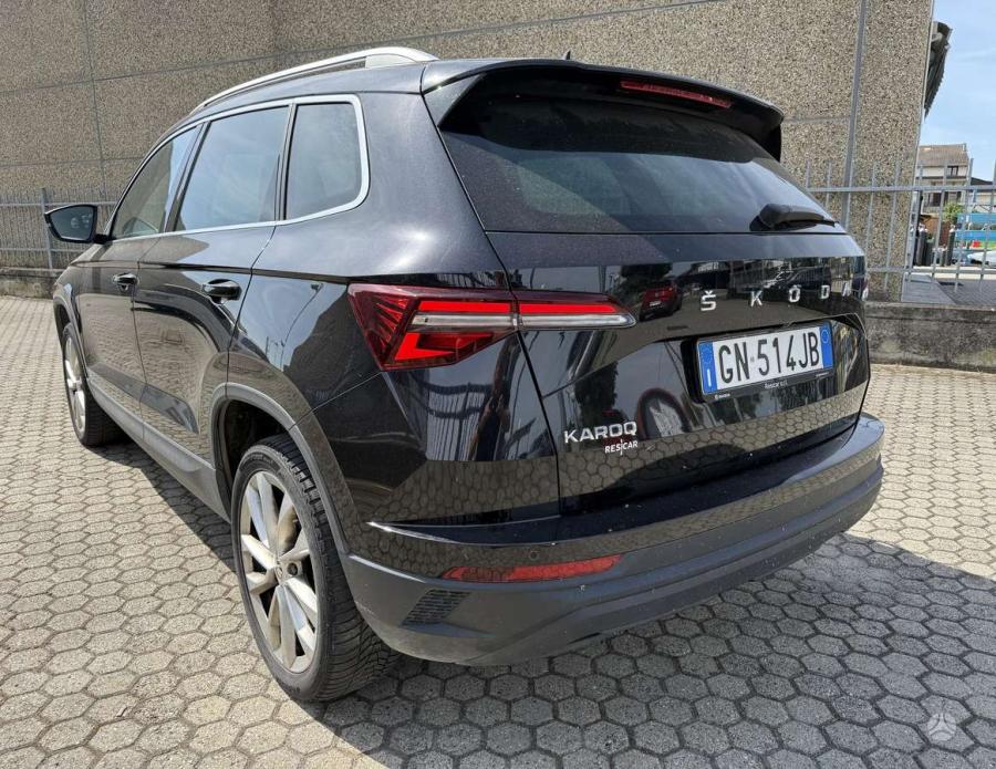 Black Skoda Karoq 2023 in Siauliai, with an engine capacity of 1.97 L and mileage of 178 thousand km for 16900 €, photo 7 on AUTOMOTO.COM.LV