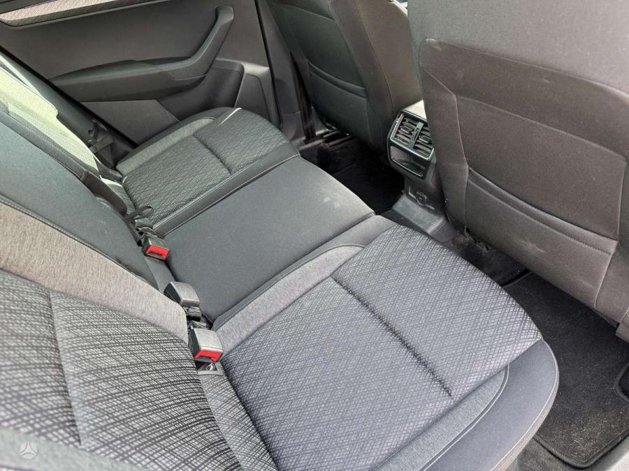 Black Skoda Karoq 2023 in Siauliai, with an engine capacity of 1.97 L and mileage of 178 thousand km for 16900 €, photo 10 on AUTOMOTO.COM.LV