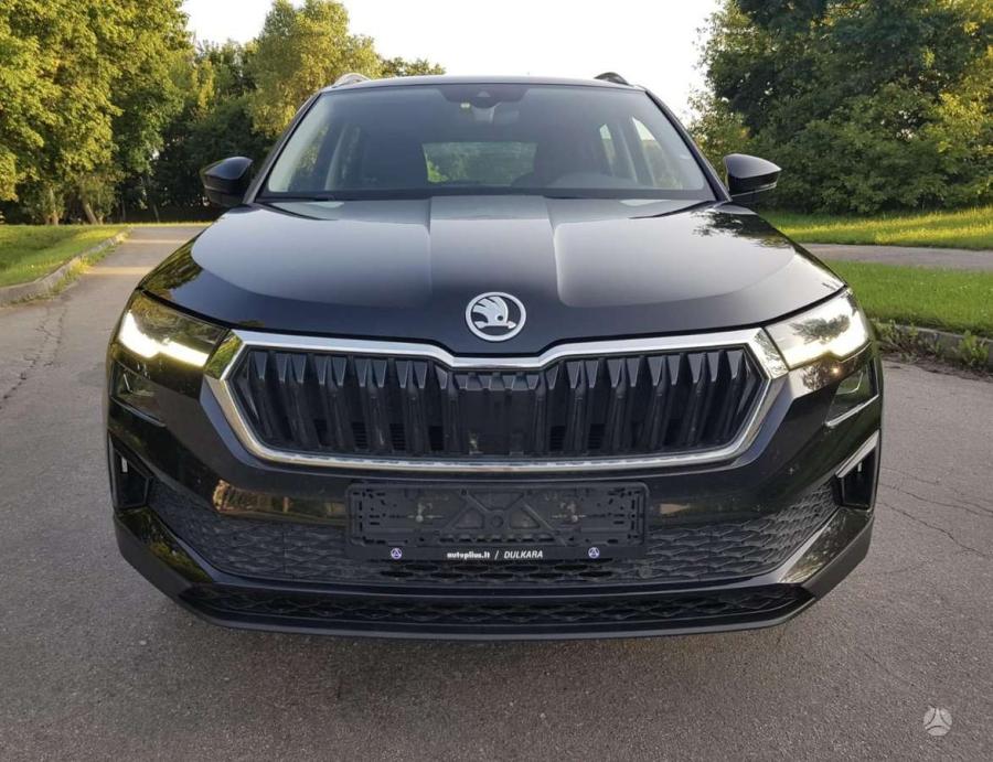 Black Skoda Karoq 2023 in Siauliai, with an engine capacity of 1.97 L and mileage of 178 thousand km for 17700 €, photo 3 on AUTOMOTO.COM.LV