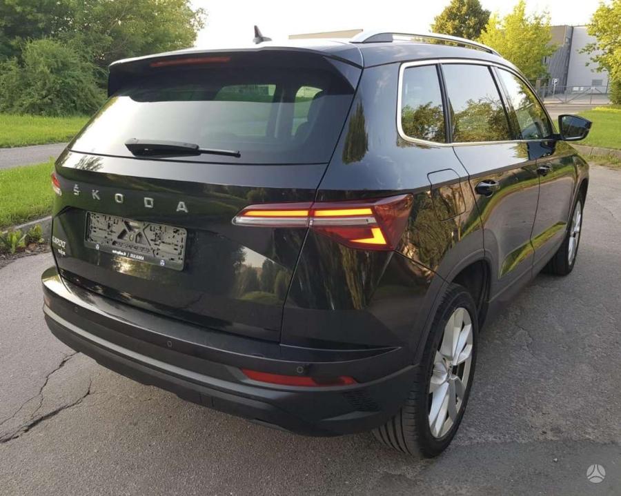 Black Skoda Karoq 2023 in Siauliai, with an engine capacity of 1.97 L and mileage of 178 thousand km for 17700 €, photo 5 on AUTOMOTO.COM.LV