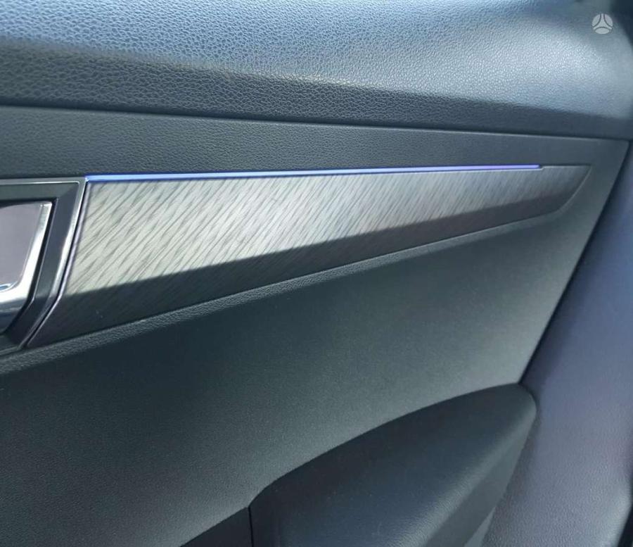 Black Skoda Karoq 2023 in Siauliai, with an engine capacity of 1.97 L and mileage of 178 thousand km for 17700 €, photo 14 on AUTOMOTO.COM.LV