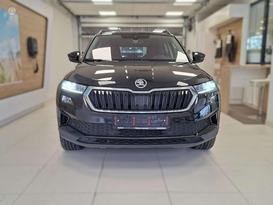 Black Skoda Karoq 2023 in Kaunas, with an engine capacity of 1.97 L and mileage of 174 thousand km for 19800 €, photo 3 on AUTOMOTO.COM.LV