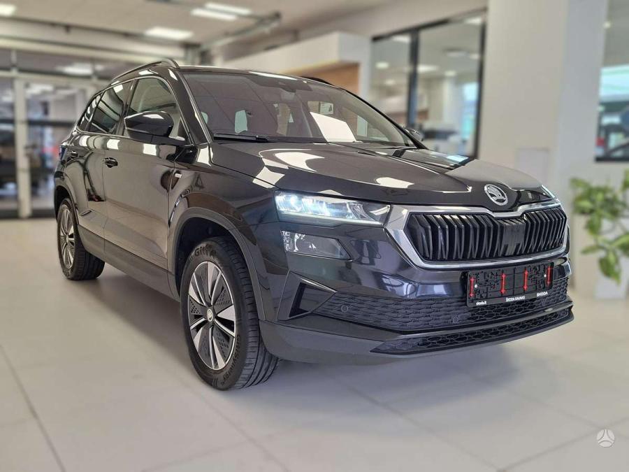 Black Skoda Karoq 2023 in Kaunas, with an engine capacity of 1.97 L and mileage of 174 thousand km for 19800 €, photo 4 on AUTOMOTO.COM.LV