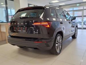Black Skoda Karoq 2023 in Kaunas, with an engine capacity of 1.97 L and mileage of 174 thousand km for 19800 €, photo 5 on AUTOMOTO.COM.LV