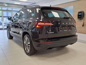 Black Skoda Karoq 2023 in Kaunas, with an engine capacity of 1.97 L and mileage of 174 thousand km for 19800 €, photo 7 on AUTOMOTO.COM.LV
