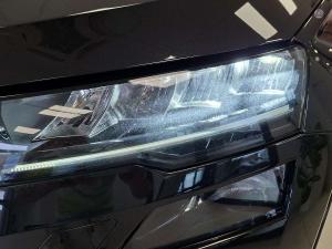 Black Skoda Karoq 2023 in Kaunas, with an engine capacity of 1.97 L and mileage of 174 thousand km for 19800 €, photo 8 on AUTOMOTO.COM.LV