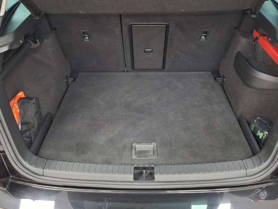 Black Skoda Karoq 2023 in Kaunas, with an engine capacity of 1.97 L and mileage of 174 thousand km for 19800 €, photo 10 on AUTOMOTO.COM.LV