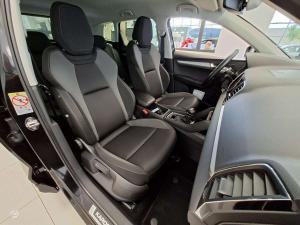 Black Skoda Karoq 2023 in Kaunas, with an engine capacity of 1.97 L and mileage of 174 thousand km for 19800 €, photo 29 on AUTOMOTO.COM.LV