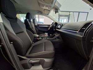 Black Skoda Karoq 2023 in Kaunas, with an engine capacity of 1.97 L and mileage of 174 thousand km for 19800 €, photo 30 on AUTOMOTO.COM.LV