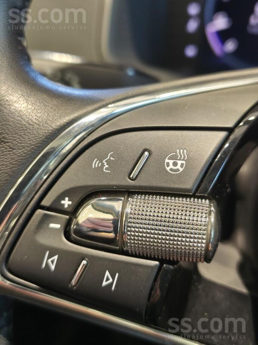 Black Skoda Karoq 2023 in Riga, with an engine capacity of 2.00 L and mileage of 147 thousand km for 19490 €, photo 15 on AUTOMOTO.COM.LV