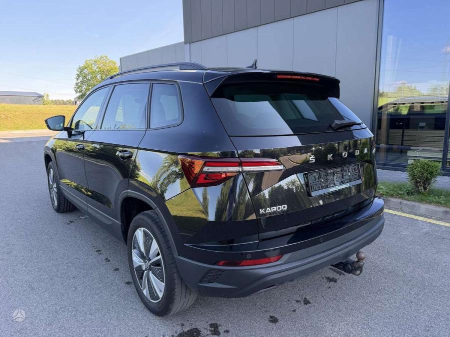 Black Skoda Karoq 2023 in Kaunas, with an engine capacity of 1.50 L and mileage of 165 thousand km for 19900 €, photo 8 on AUTOMOTO.COM.LV