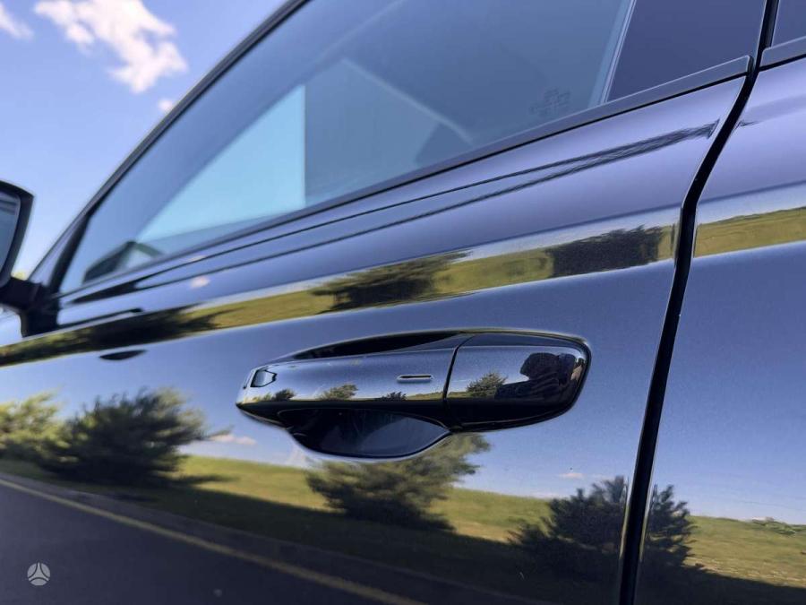Black Skoda Karoq 2023 in Kaunas, with an engine capacity of 1.50 L and mileage of 165 thousand km for 19900 €, photo 13 on AUTOMOTO.COM.LV