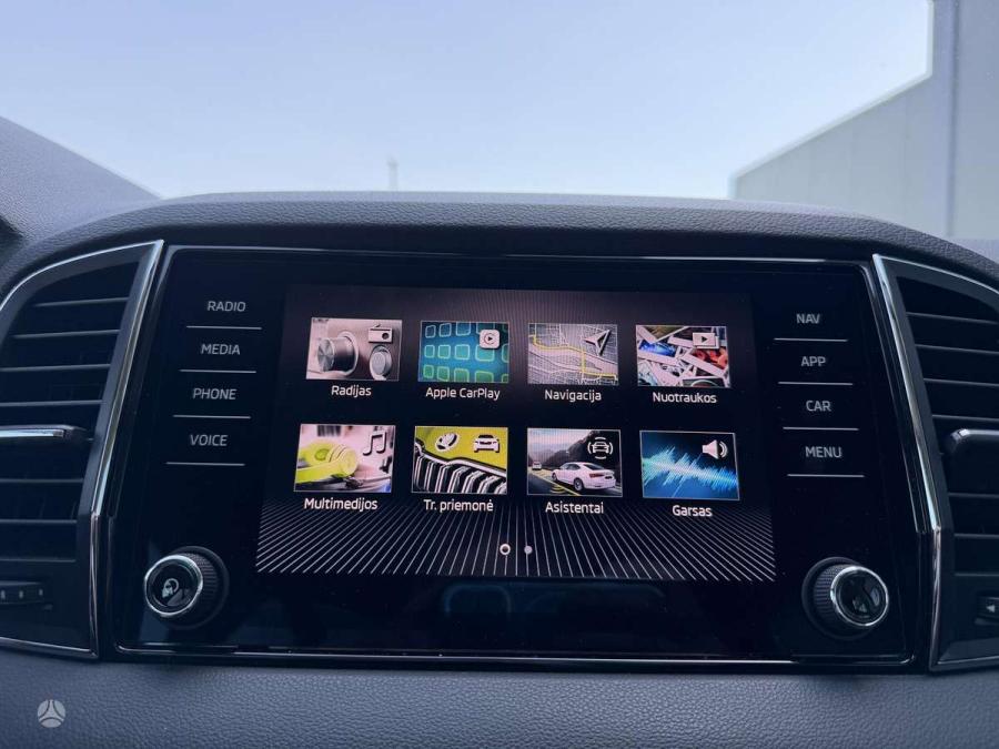 Melns Skoda Karoq 2023 Kauņa, ar dzinēja tilpumu 1.50 L un nobraukumu 169 tūkst. km par 19900 €, foto 24 vietnē AUTOMOTO.COM.LV