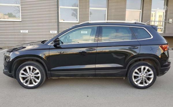 Black Skoda Karoq 2023 in Siauliai, with an engine capacity of 1.97 L and mileage of 178 thousand km for 17200 €, photo 7 on AUTOMOTO.COM.LV
