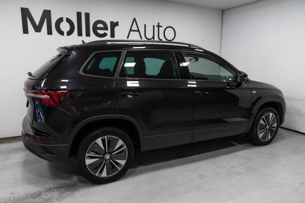 Melns Skoda Karoq 2023 Viļņa, ar dzinēja tilpumu 1.50 L un nobraukumu 153 tūkst. km par 21500 €, foto 4 vietnē AUTOMOTO.COM.LV