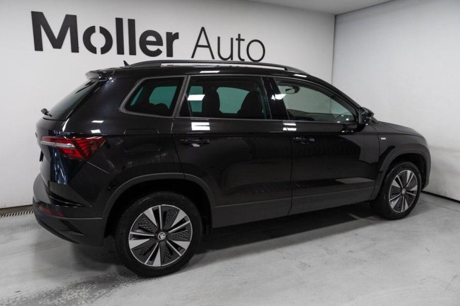 Melns Skoda Karoq 2023 Viļņa, ar dzinēja tilpumu 1.50 L un nobraukumu 153 tūkst. km par 21500 €, foto 5 vietnē AUTOMOTO.COM.LV