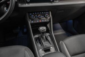 Melns Skoda Karoq 2023 Viļņa, ar dzinēja tilpumu 1.50 L un nobraukumu 153 tūkst. km par 21500 €, foto 20 vietnē AUTOMOTO.COM.LV