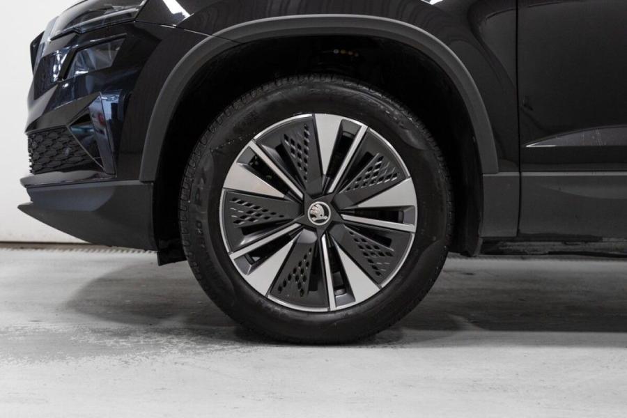 Melns Skoda Karoq 2023 Viļņa, ar dzinēja tilpumu 1.50 L un nobraukumu 153 tūkst. km par 21500 €, foto 24 vietnē AUTOMOTO.COM.LV