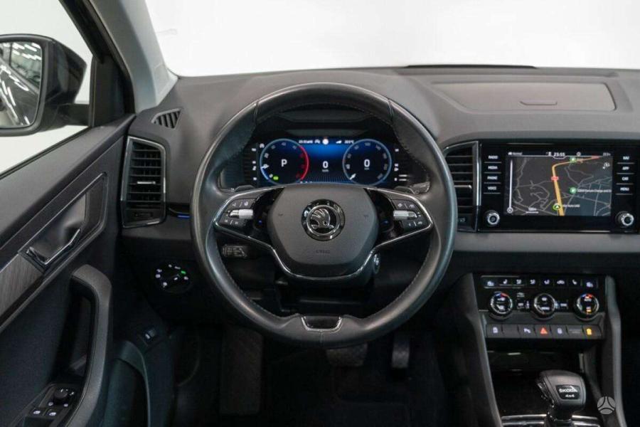 Black Skoda Karoq 2023 in Vilnius, with an engine capacity of 2.00 L and mileage of 140 thousand km for 24400 €, photo 10 on AUTOMOTO.COM.LV