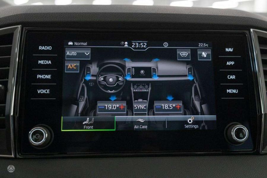 Black Skoda Karoq 2023 in Vilnius, with an engine capacity of 2.00 L and mileage of 140 thousand km for 24400 €, photo 16 on AUTOMOTO.COM.LV
