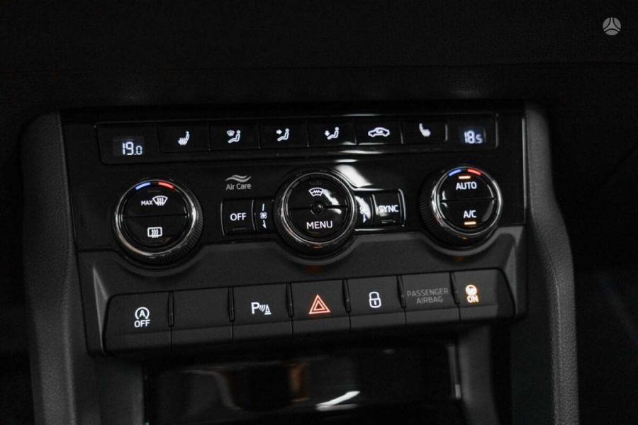 Black Skoda Karoq 2023 in Vilnius, with an engine capacity of 2.00 L and mileage of 140 thousand km for 24400 €, photo 17 on AUTOMOTO.COM.LV