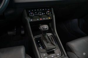 Black Skoda Karoq 2023 in Vilnius, with an engine capacity of 2.00 L and mileage of 140 thousand km for 24400 €, photo 18 on AUTOMOTO.COM.LV