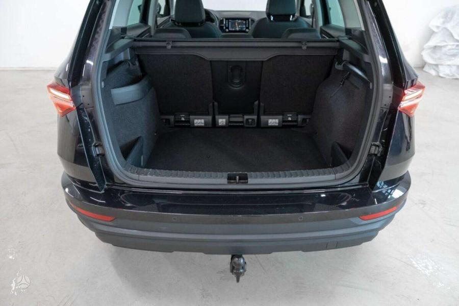 Black Skoda Karoq 2023 in Vilnius, with an engine capacity of 2.00 L and mileage of 140 thousand km for 24400 €, photo 22 on AUTOMOTO.COM.LV