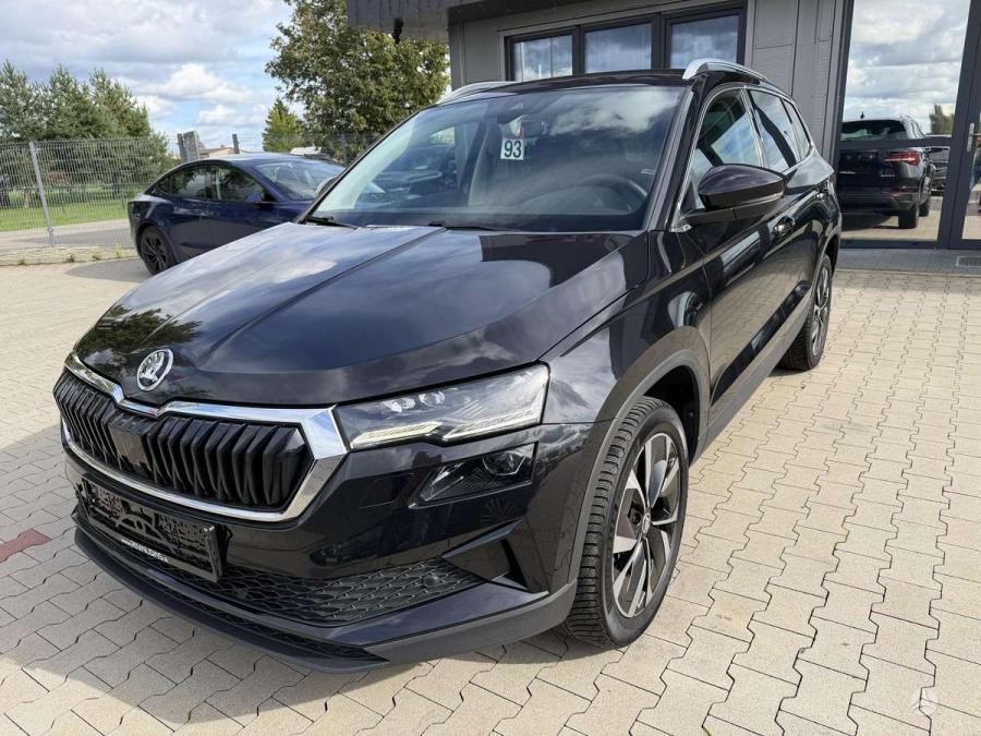 Black Skoda Karoq 2023 in Siauliai, with an engine capacity of 1.50 L and mileage of 165 thousand km for 21490 €, photo 3 on AUTOMOTO.COM.LV