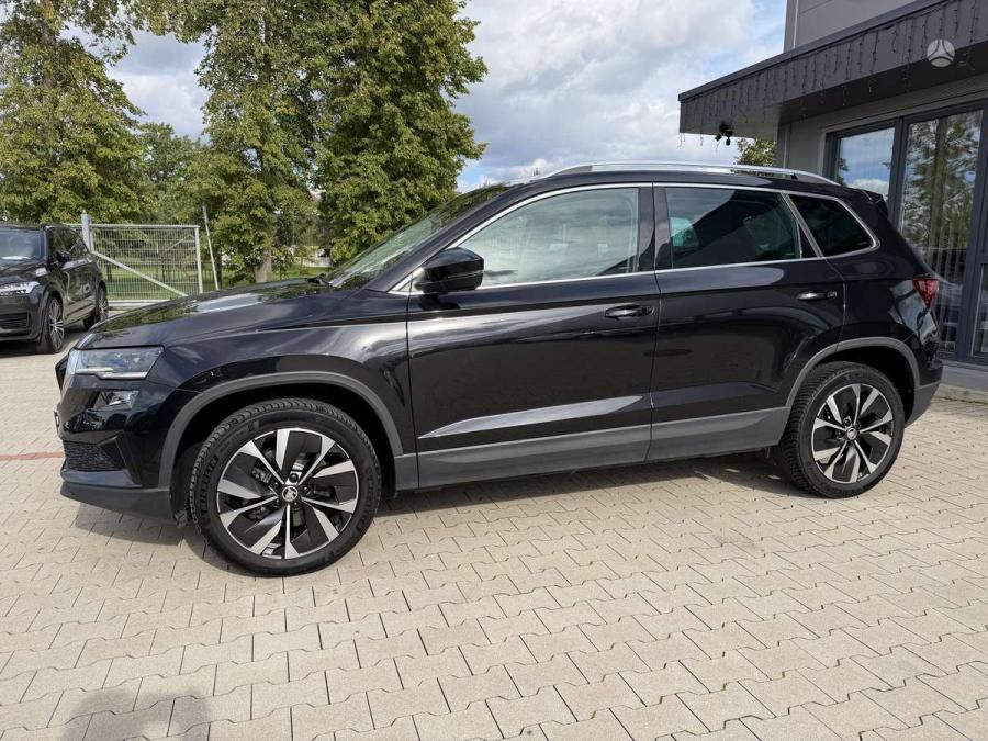 Black Skoda Karoq 2023 in Siauliai, with an engine capacity of 1.50 L and mileage of 165 thousand km for 21490 €, photo 4 on AUTOMOTO.COM.LV