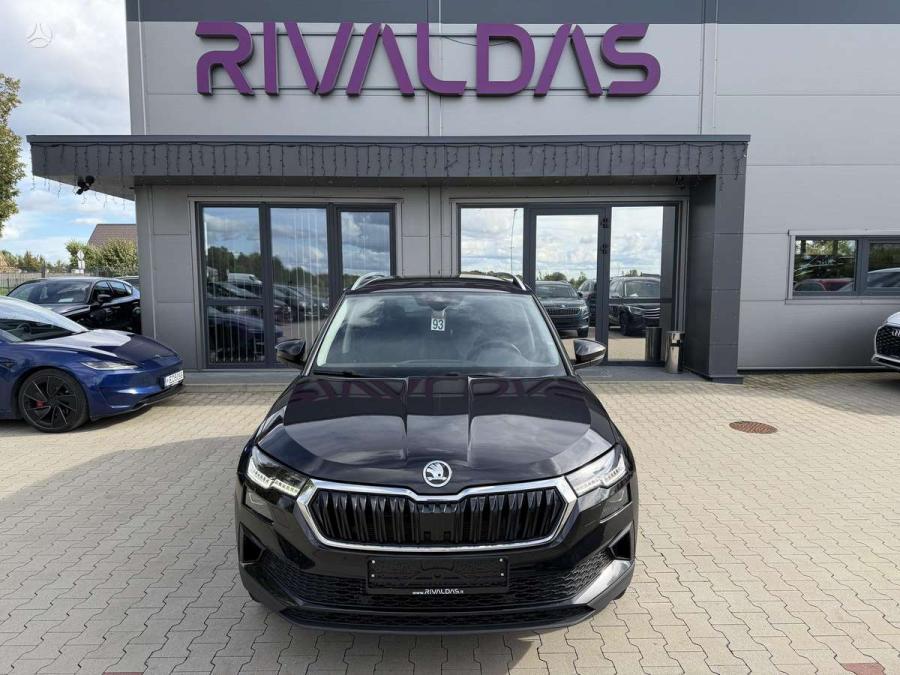 Black Skoda Karoq 2023 in Siauliai, with an engine capacity of 1.50 L and mileage of 165 thousand km for 21490 €, photo 5 on AUTOMOTO.COM.LV