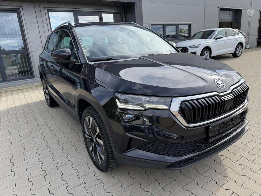 Black Skoda Karoq 2023 in Siauliai, with an engine capacity of 1.50 L and mileage of 165 thousand km for 21490 €, photo 6 on AUTOMOTO.COM.LV